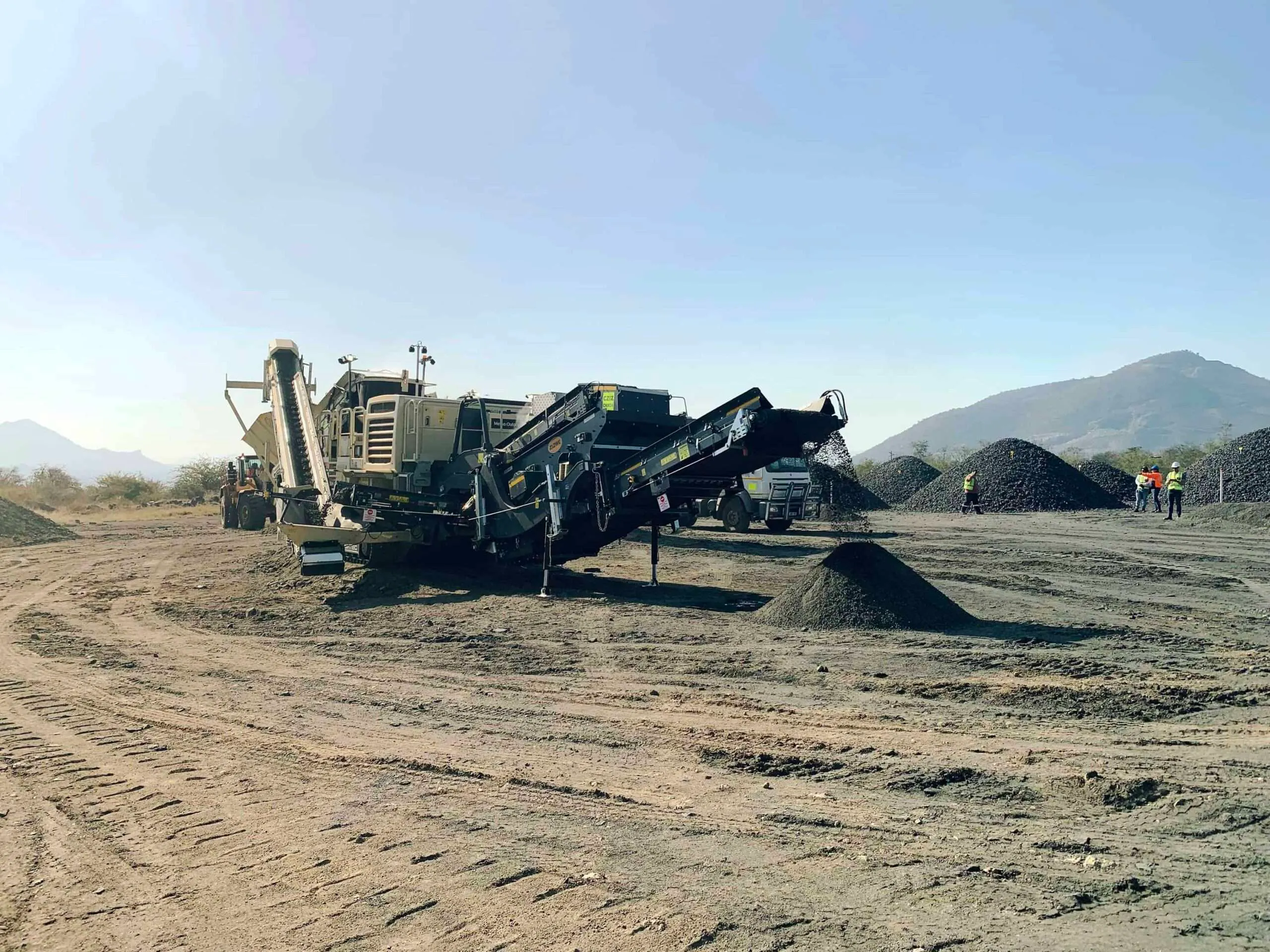 FIRST LOKOTRACK LT200HPS WITH A HANGING SCREEN WINS THE DAY FOR ZIZWE ...